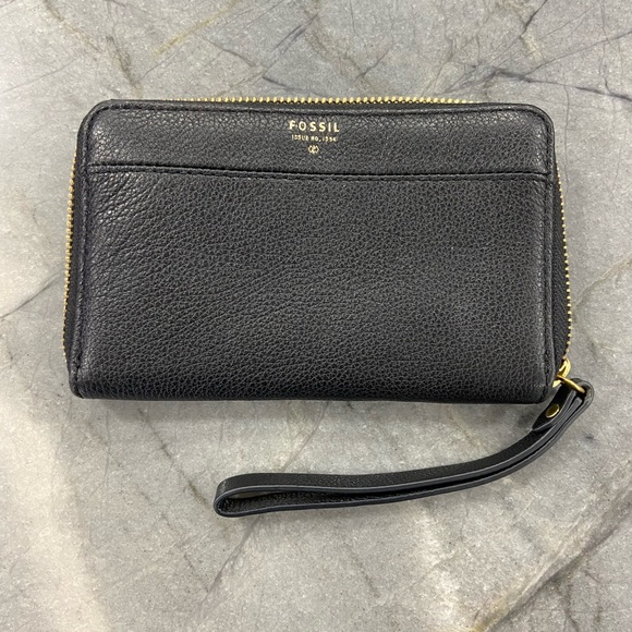 Fossil | Bags | Fossil Black Grained Leather Wristlet Zip Around Wallet ...